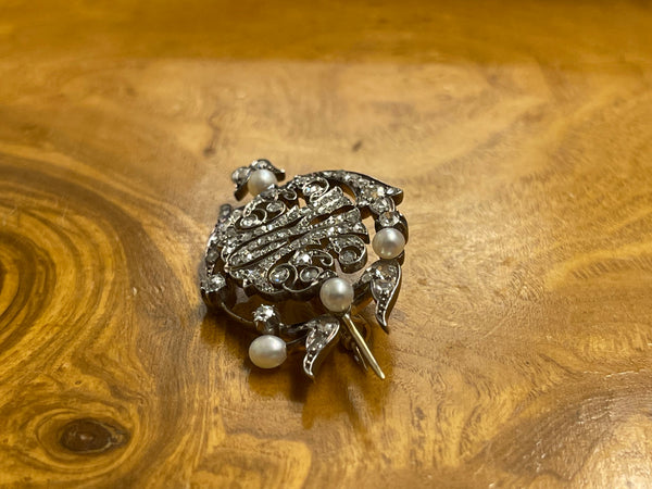 2/2 Victorian M Diamond and Pearl Monogram Brooch – Ishy Antiques